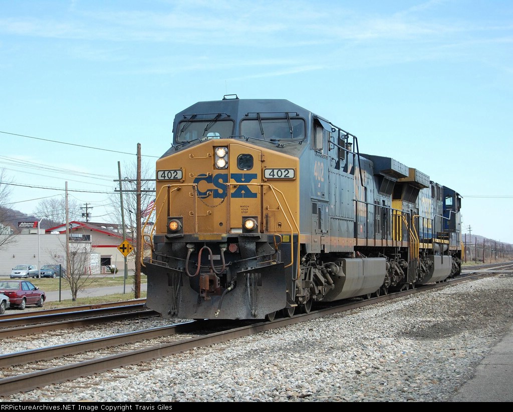 CSX 402 stopped